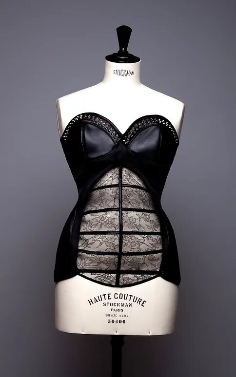 Maya Hansen – Pasión por la Moda Revista